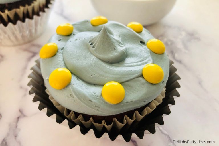 Alien Cupcakes - Delilah's Party Ideas