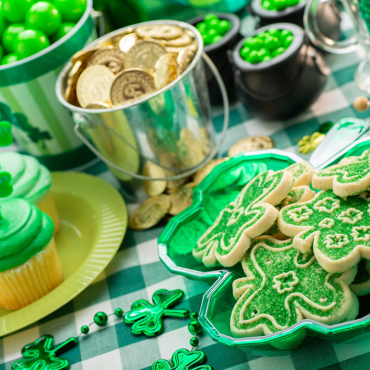 Easter Cupcakes and Cakes - Delilah's Party Ideas